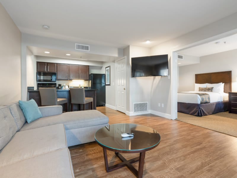 Book Hotel With Two-Bedroom Suites | Chase Suite Hotel Brea